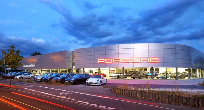 Stilvolle Porsche Zentrum Freiburg Bilder